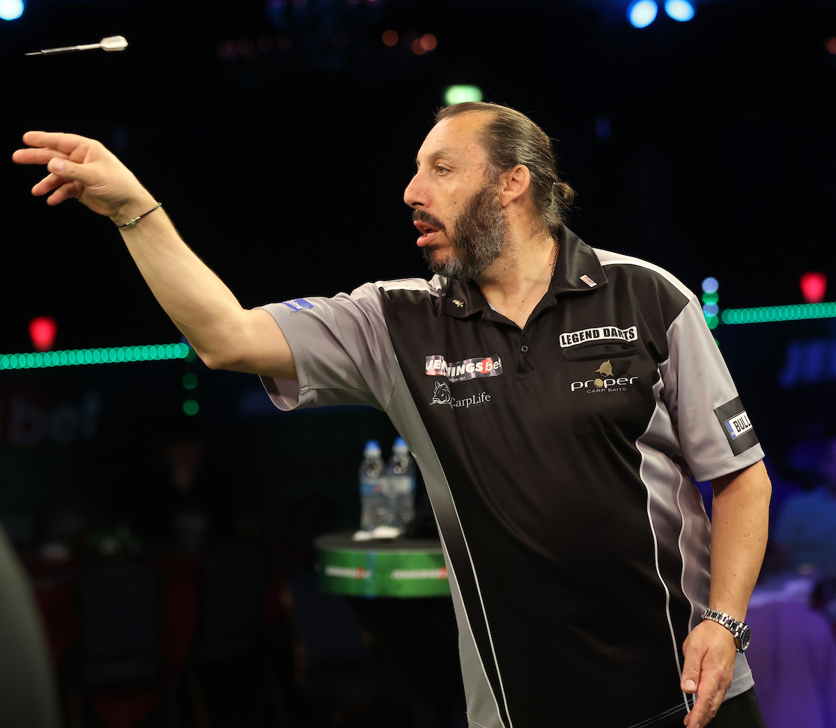 Howson Leads Off Super Series' New Year. | Darts World Magazine