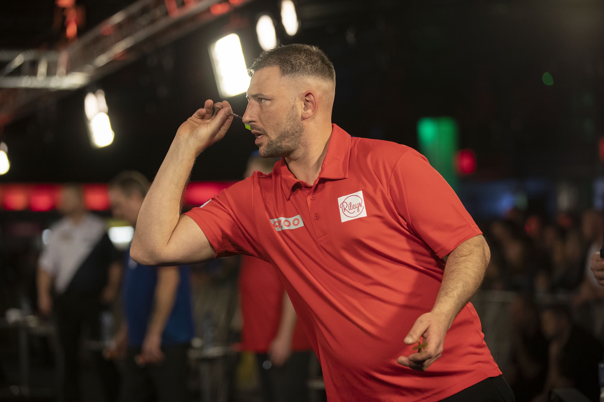 Hall Claims Weekly Crown | Darts World Magazine
