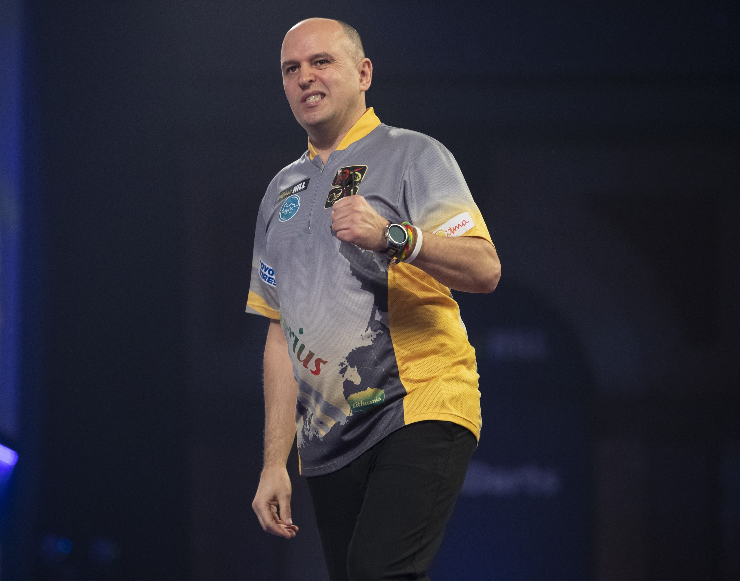 Lucky 'D' Sweeps into Champions Week Lead | Darts World Magazine
