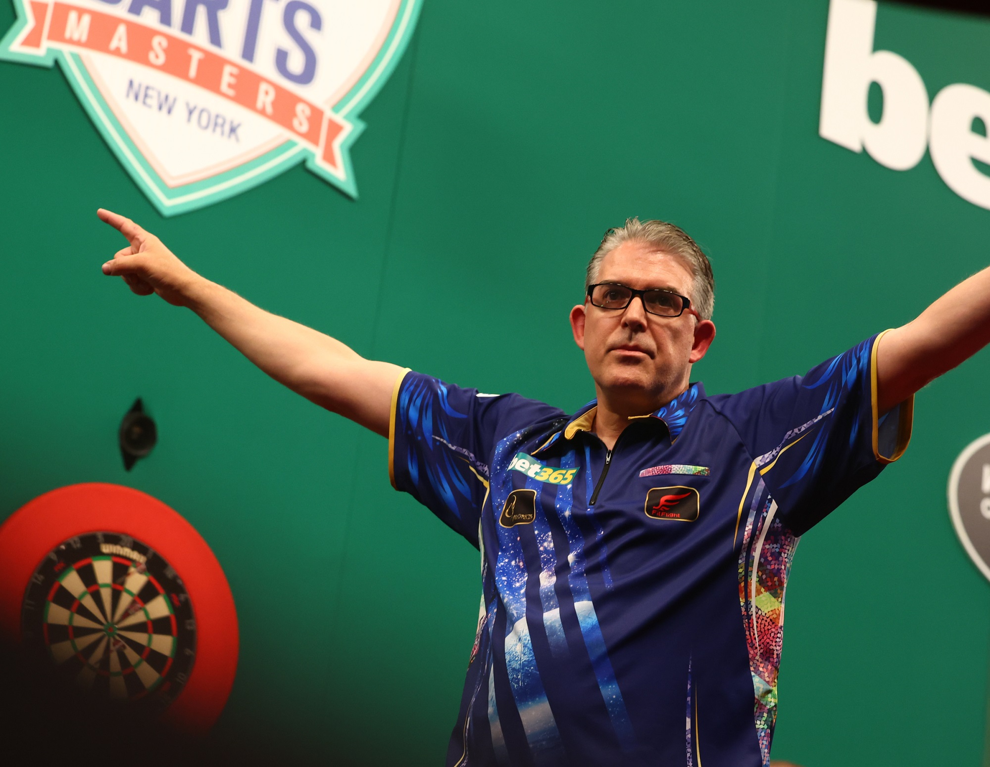 Smith Wins First Super Series Weekly Crown | Darts World Magazine