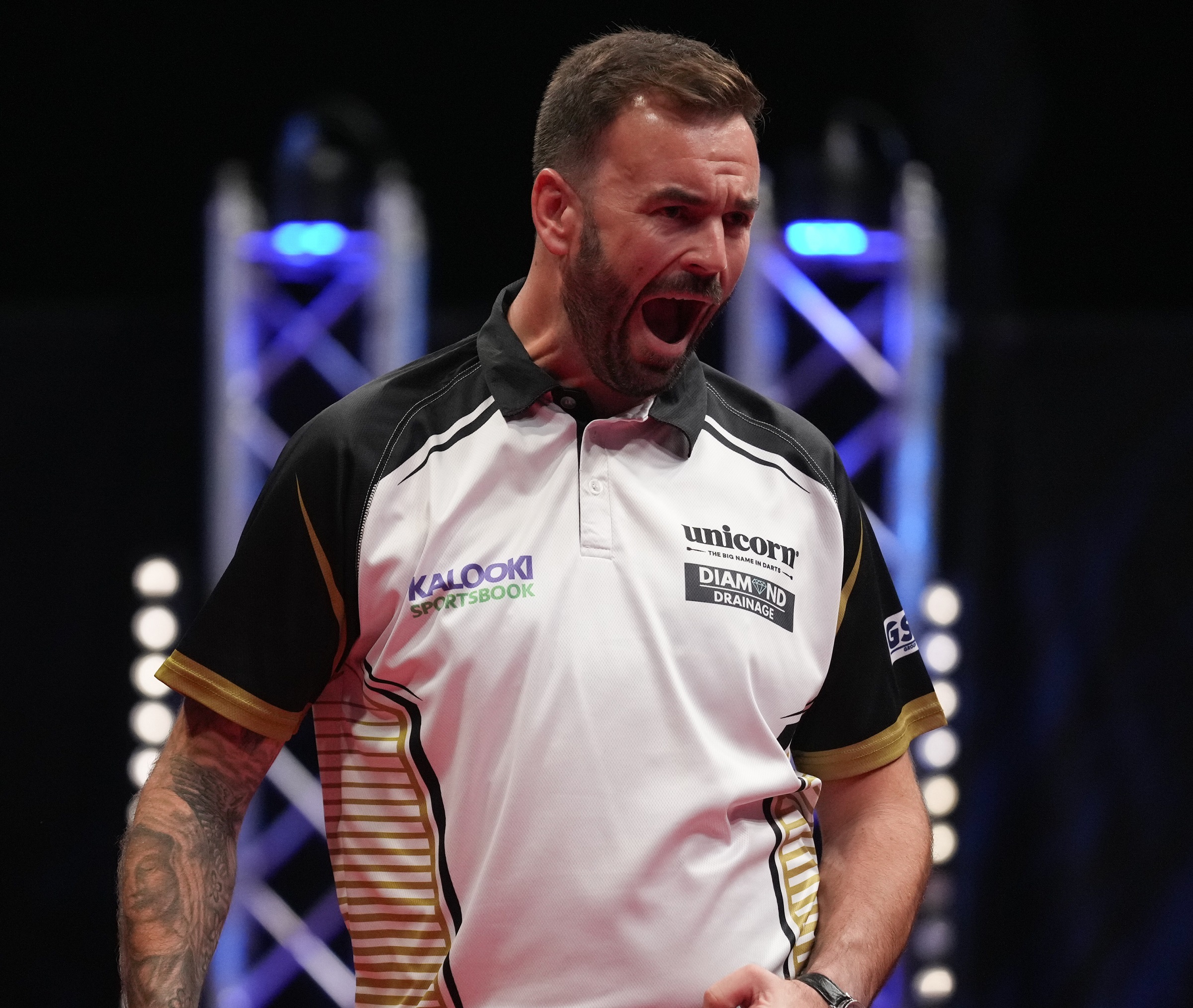 Nine-Dart Smith Seals Barnsley Title | Darts World Magazine