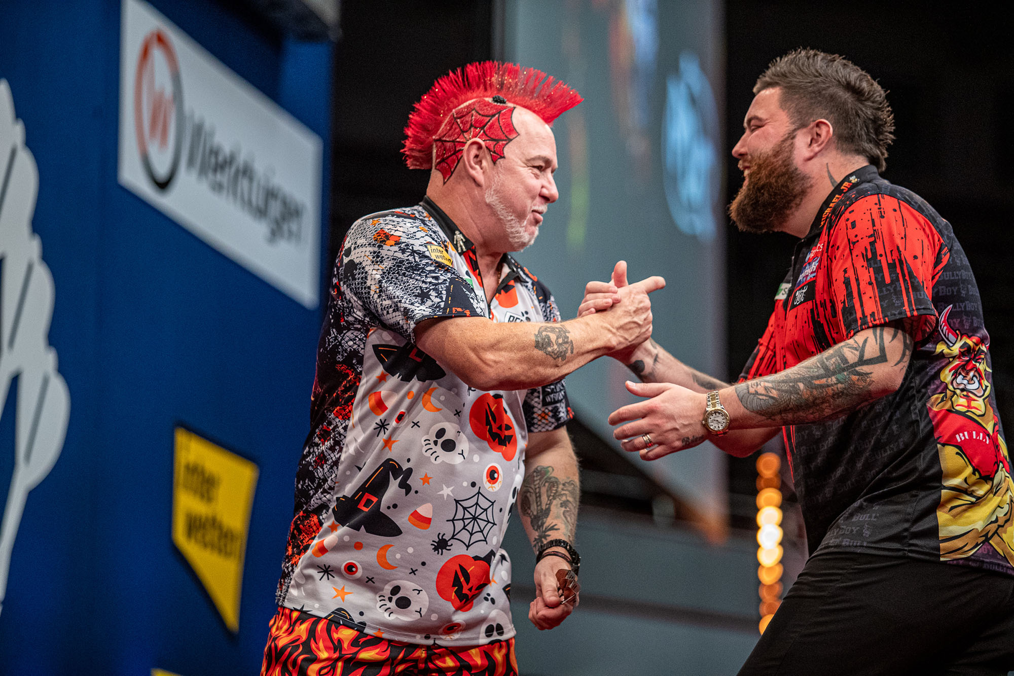 Snakebite Stuns Smith | Darts World Magazine