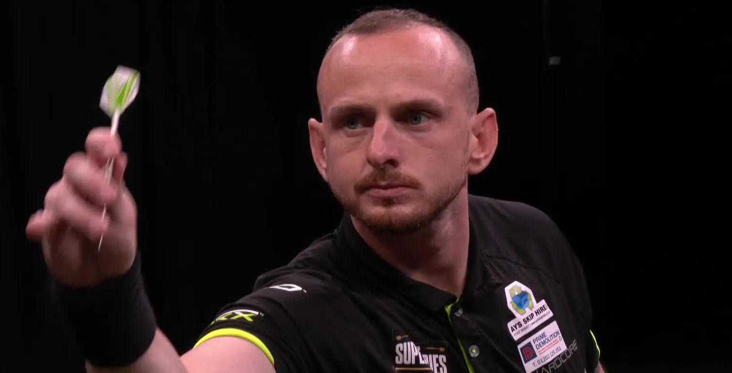 Morris Moves Into Early MSS Lead | Darts World Magazine