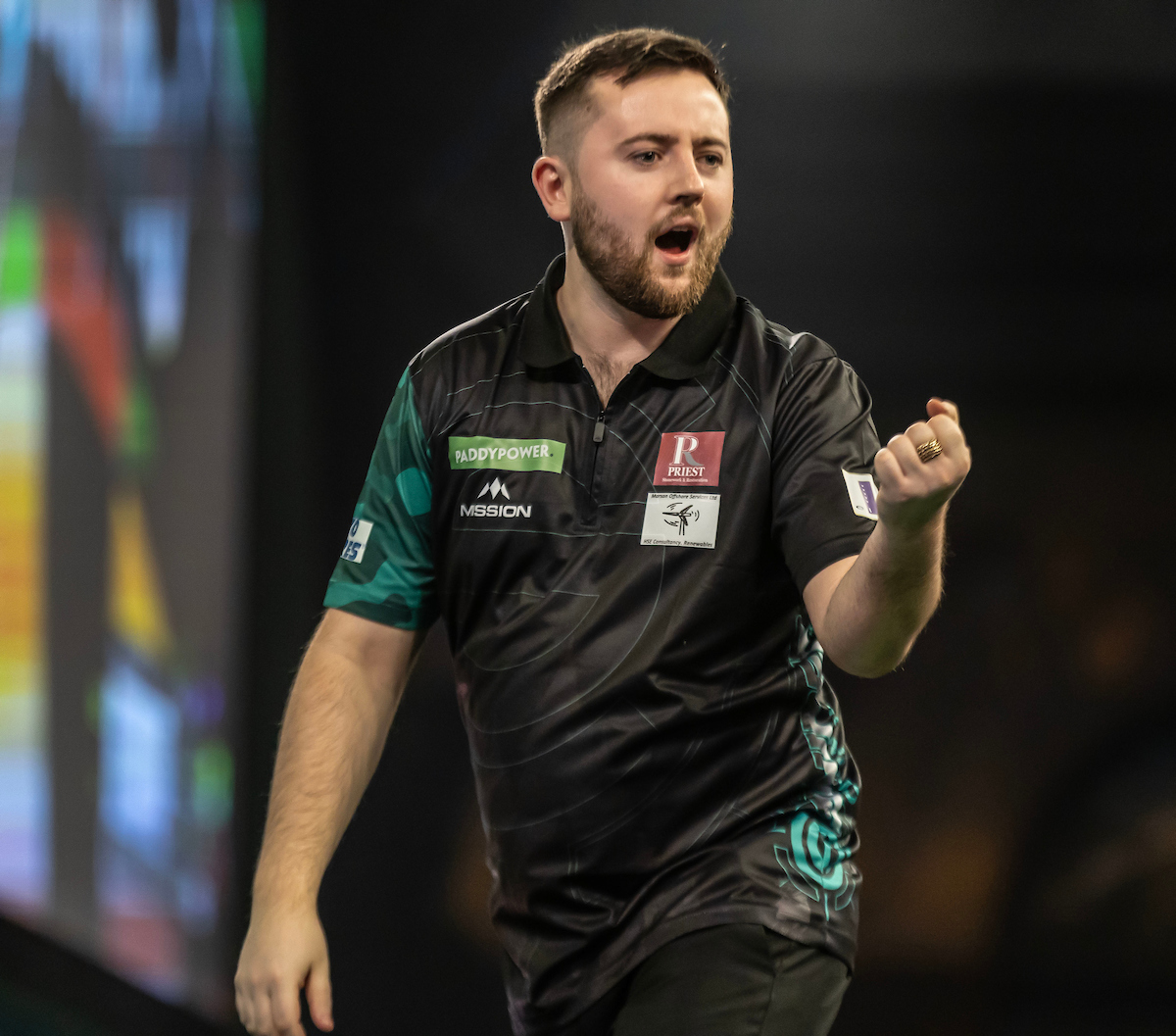 Scutt and Plaisier Seal Pro Tour Cards | Darts World Magazine