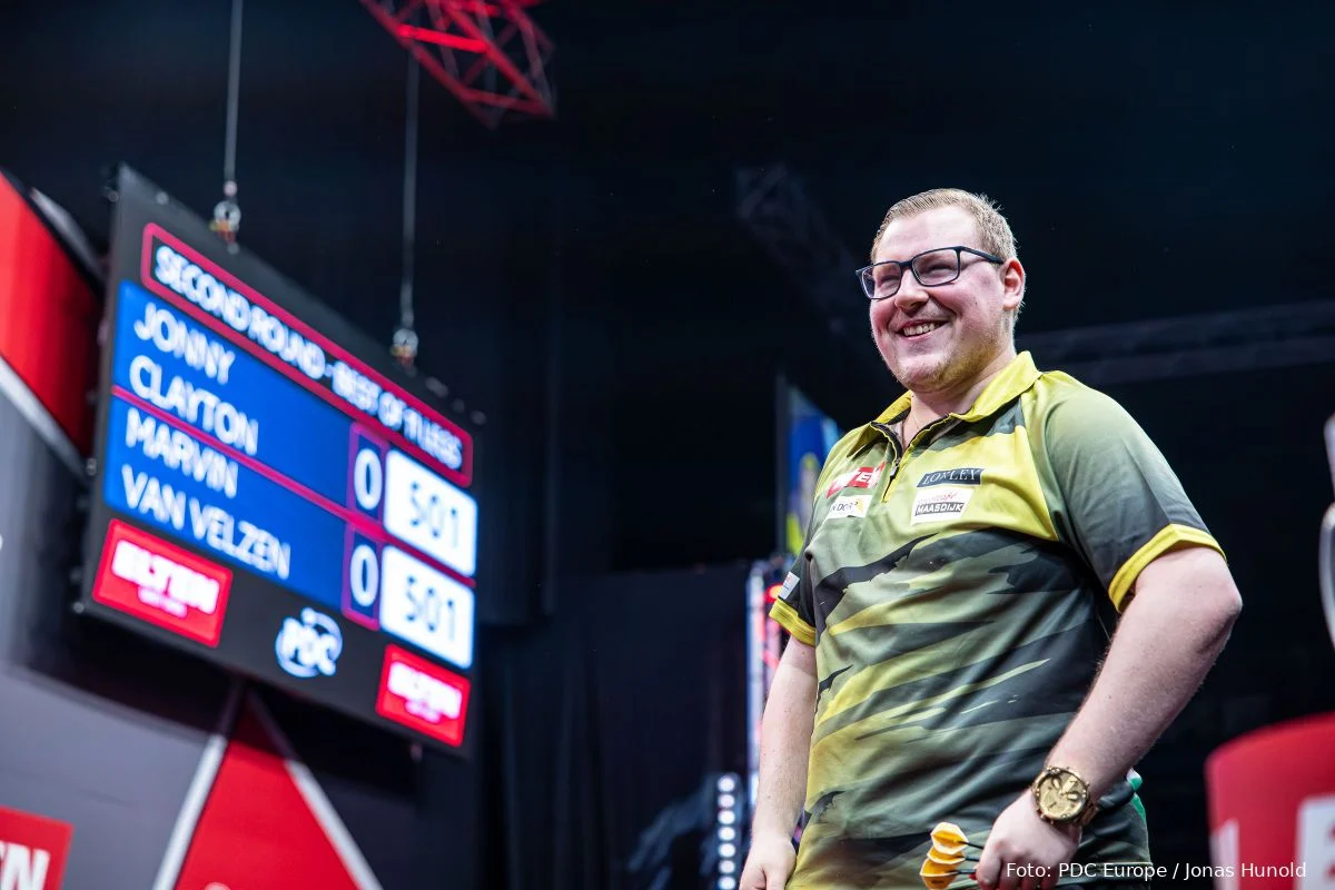 Van Velzen Victorious | Darts World Magazine