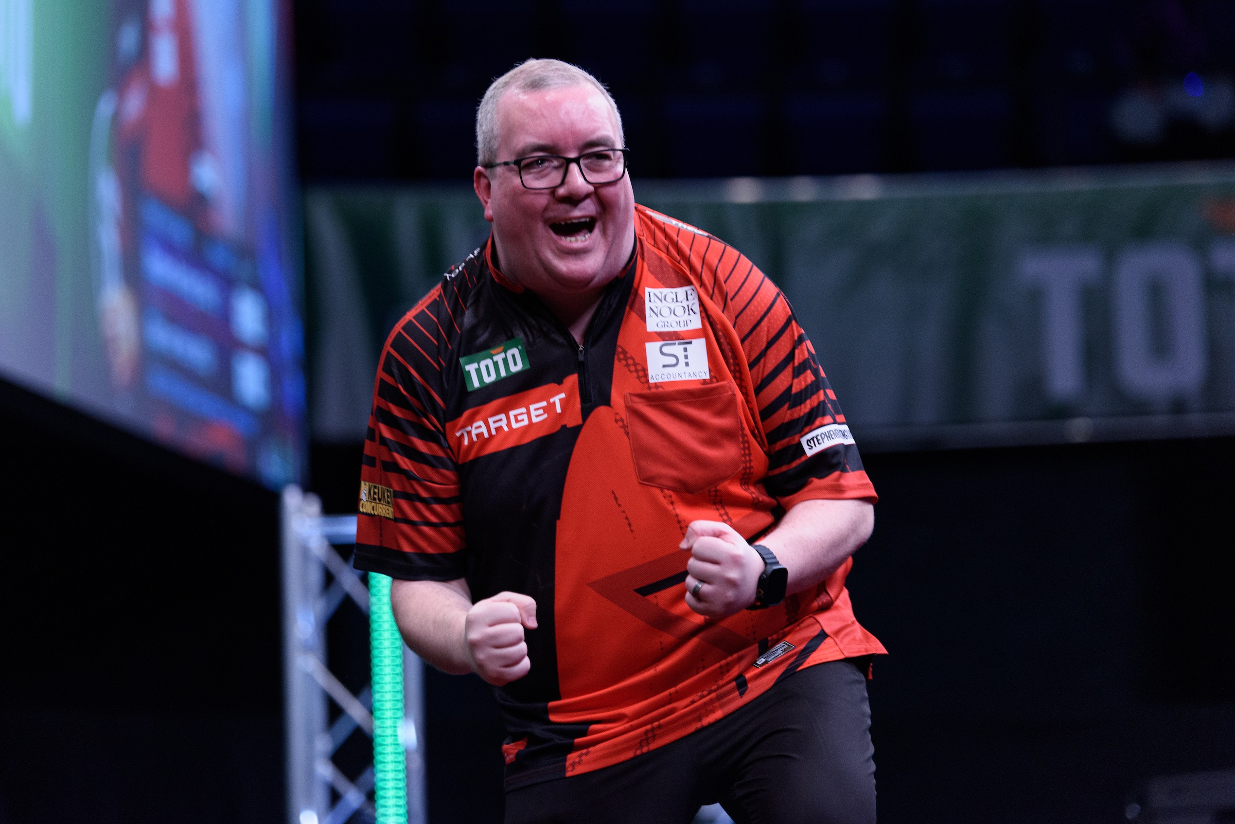 Bunting Bounces Back to Bag 2025 Fifer | Darts World Magazine
