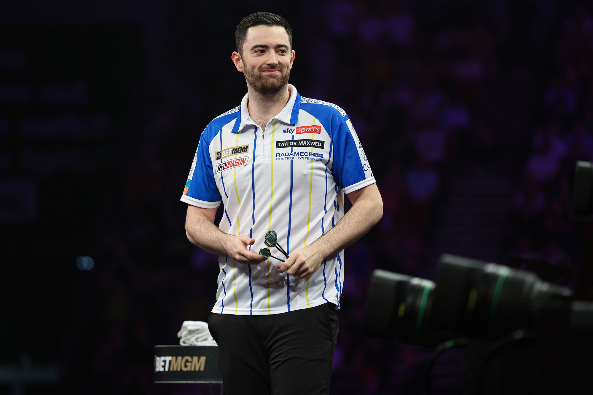 Humphries Hunting Play Off Spot on Night 14 in Leeds | Darts World Magazine