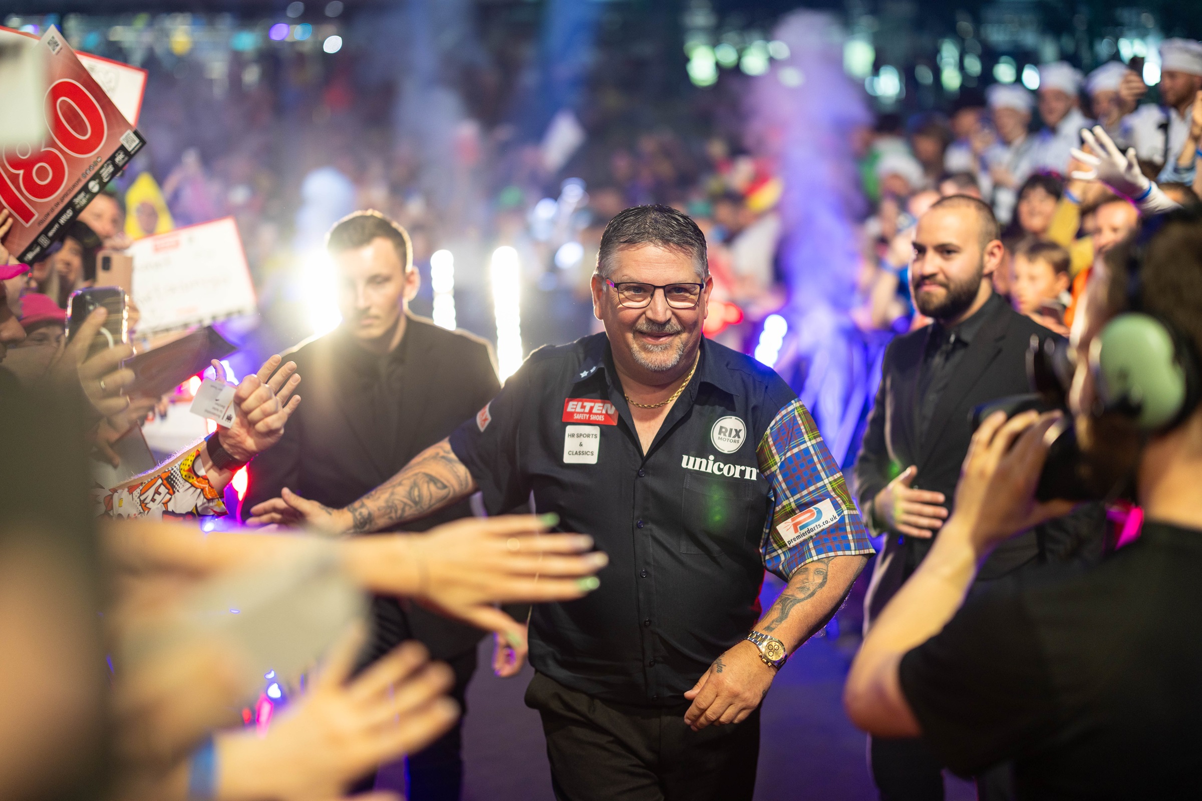 Anderson Starts Sindelfingen Defence in Style | Darts World Magazine