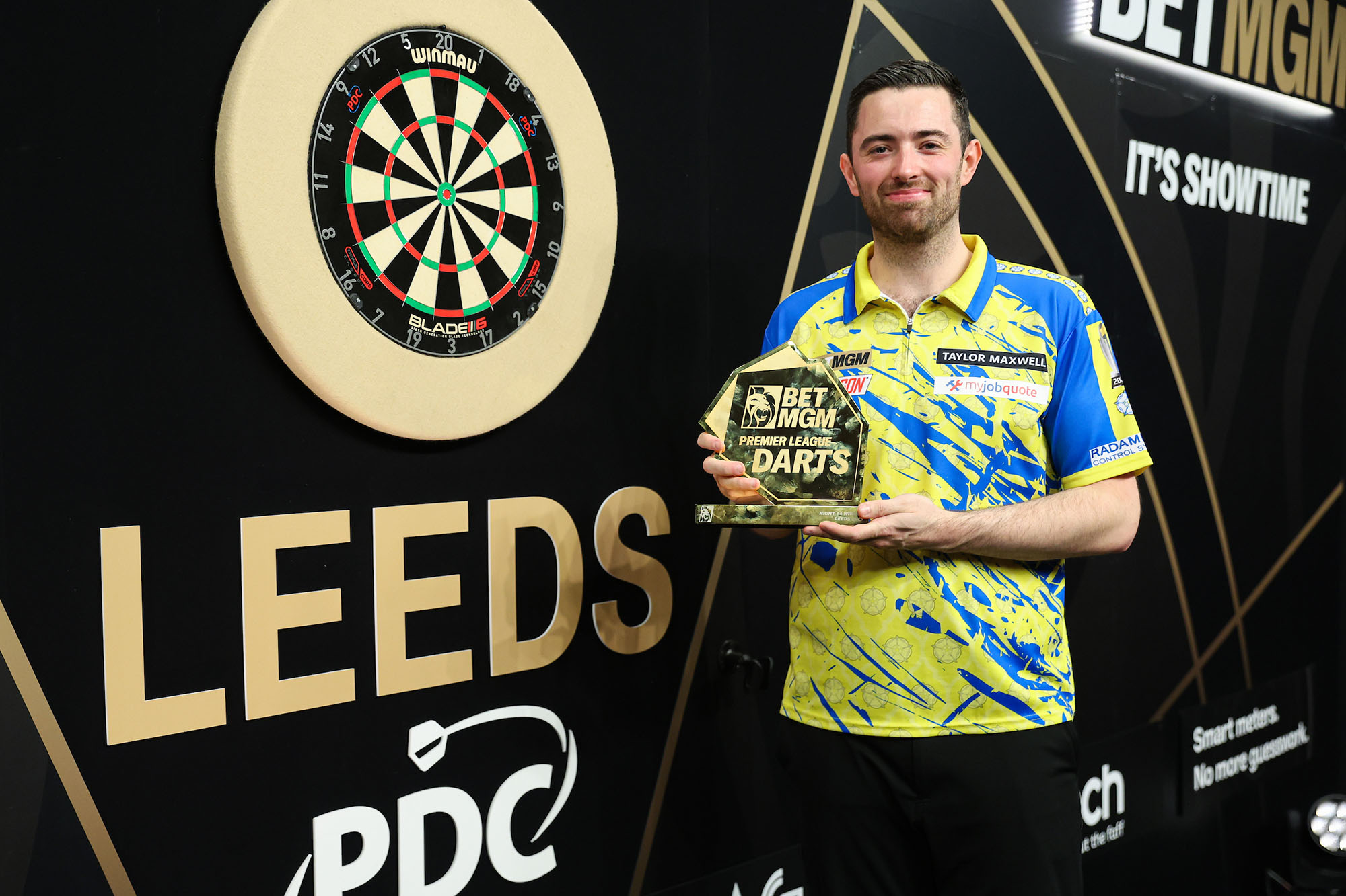 Humphries' Leeds Double Secures 02 Spot | Darts World Magazine