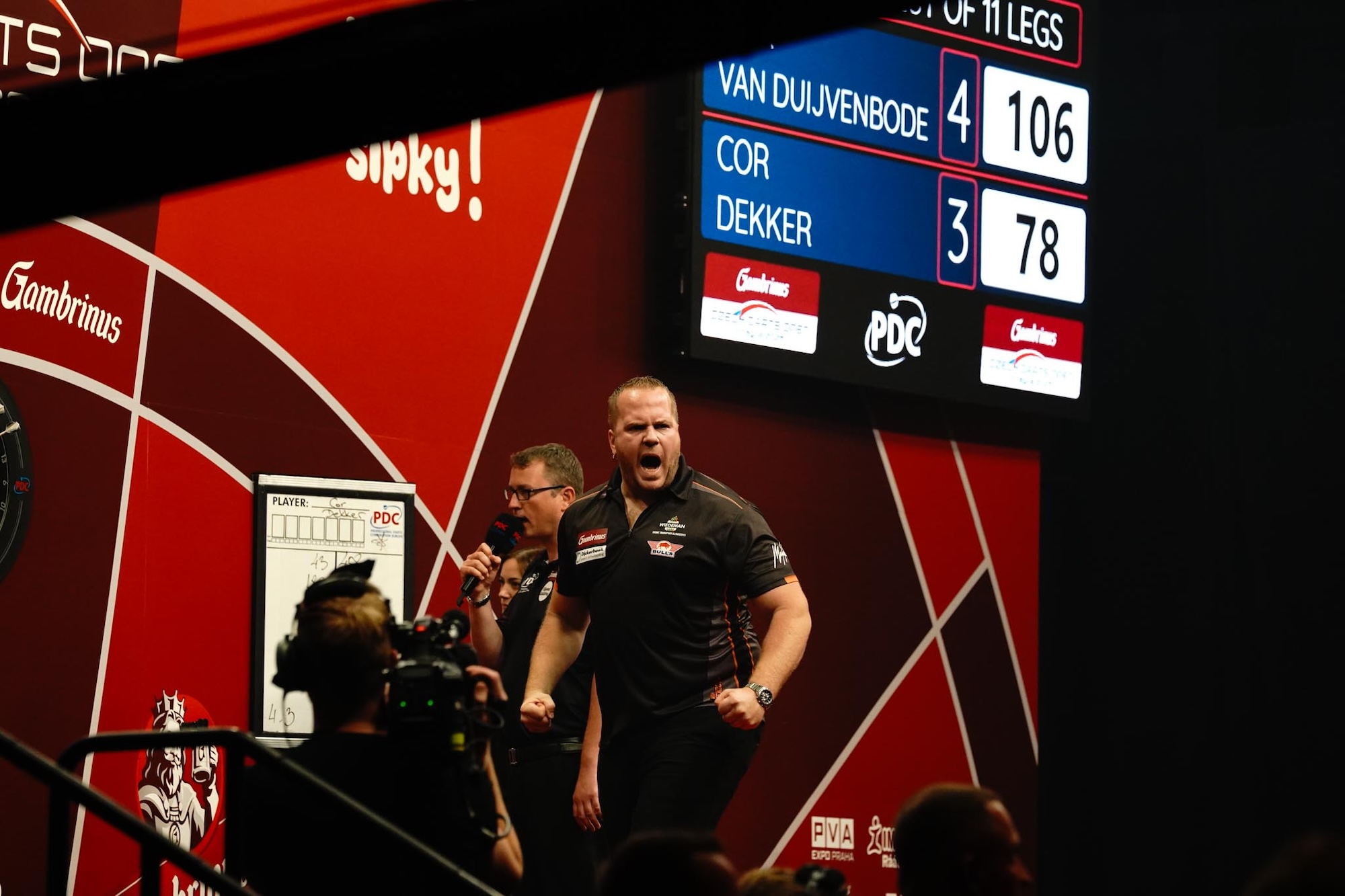 Cool Hand Set For Aubergenius Test | Darts World Magazine
