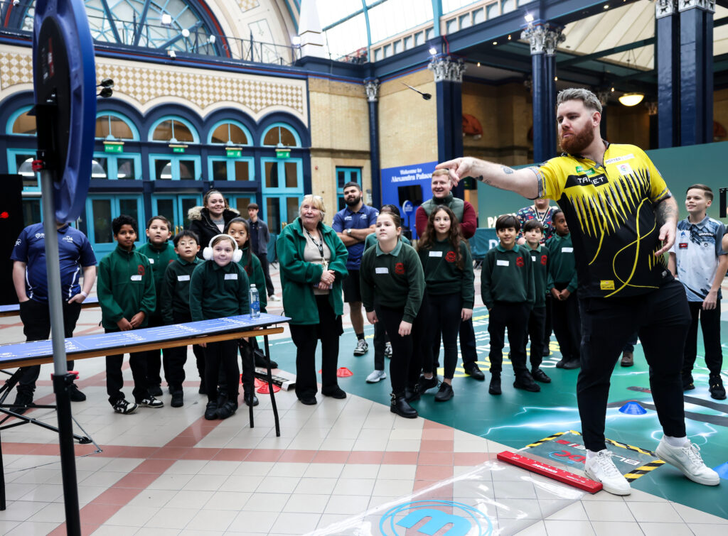 Shaggy and Seagull Support Bullseye Maths | Darts World Magazine